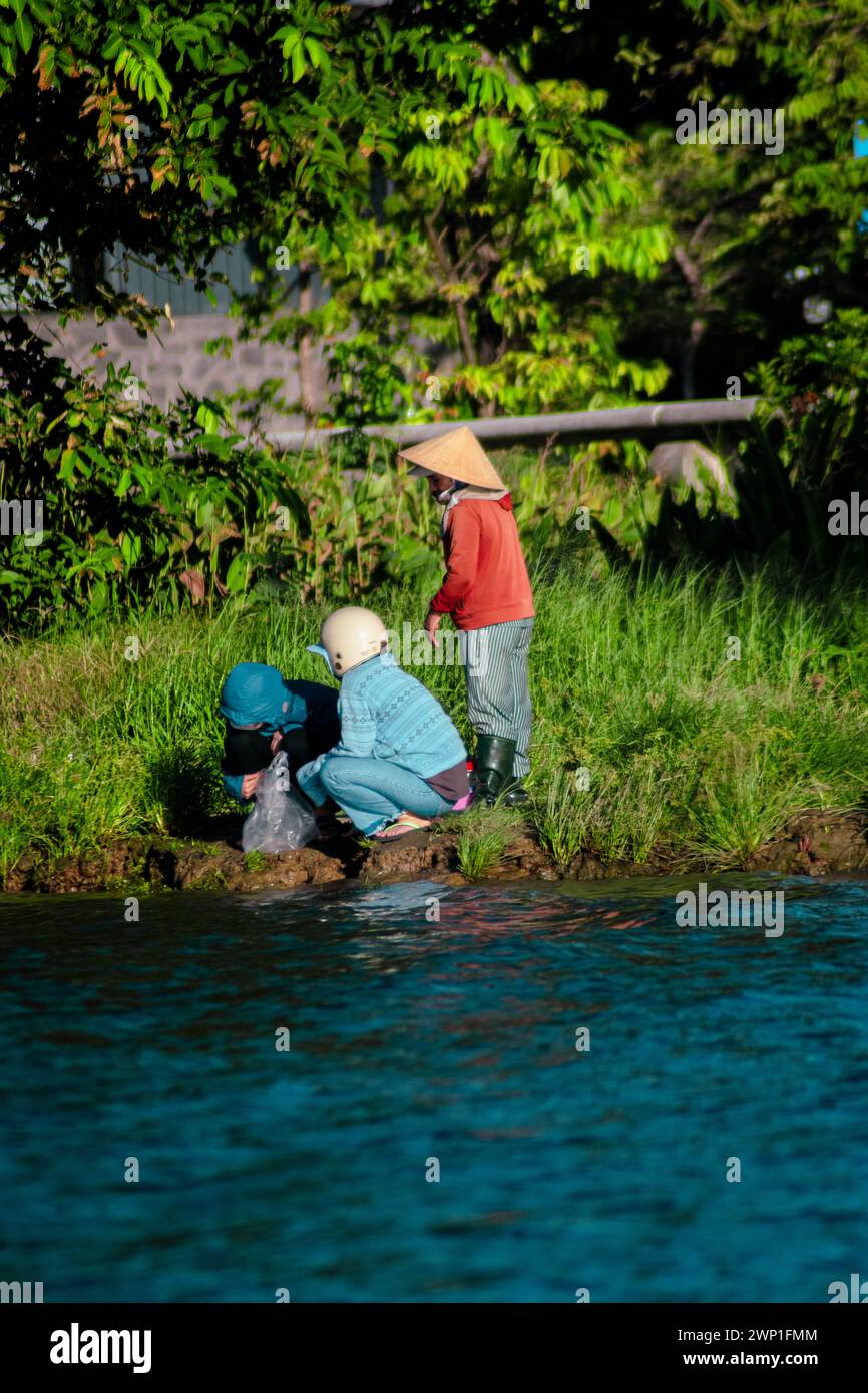 Vietnamese people doing activities in the river Stock Photo - Alamy