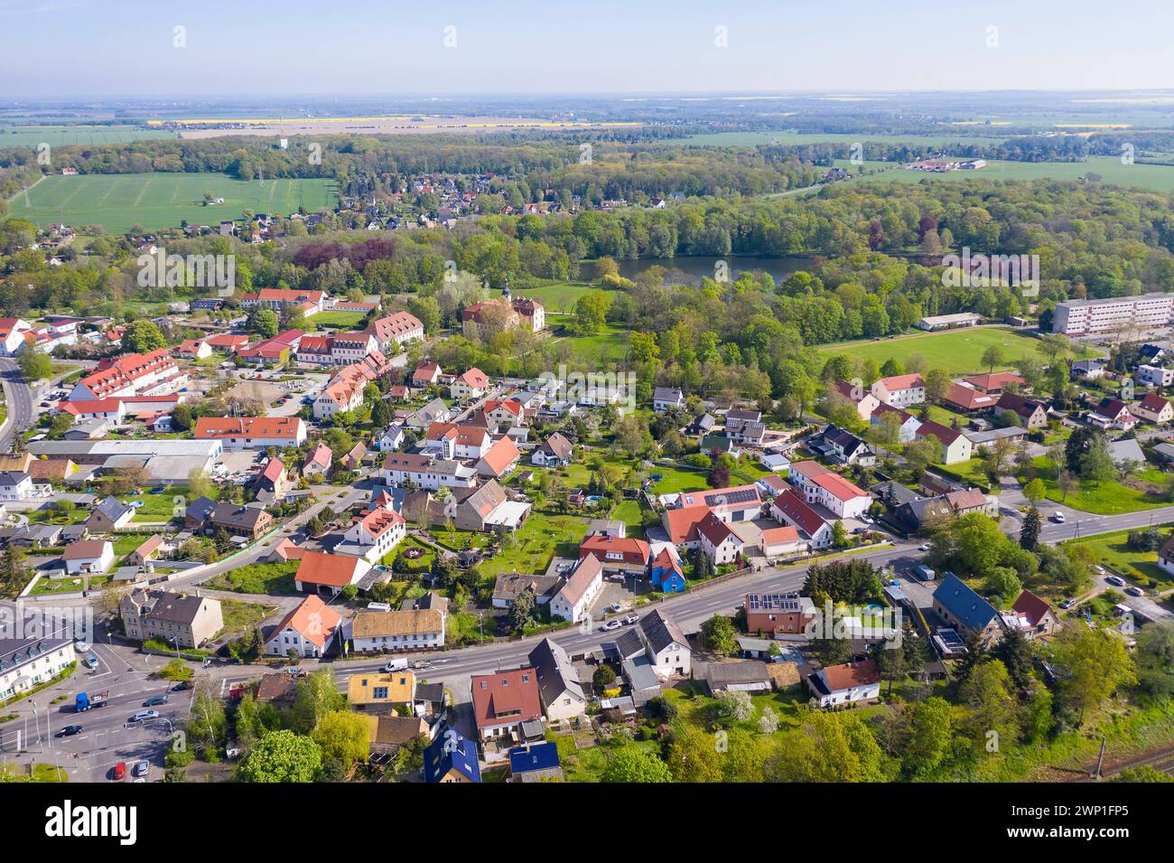 Ortsansicht mit Schloss und Schlosspark, Luftbild von Machern, Sachsen ...
