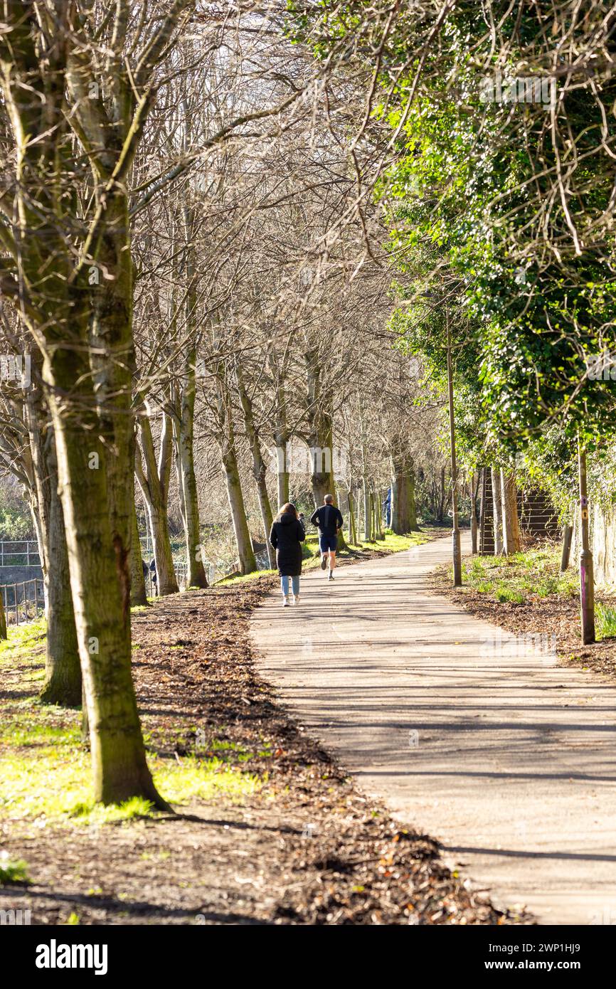 Pathway next to water hi-res stock photography and images - Alamy