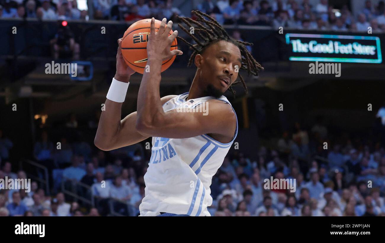 North Carolina forward Jae'Lyn Withers (24) grabs a rebound against ...