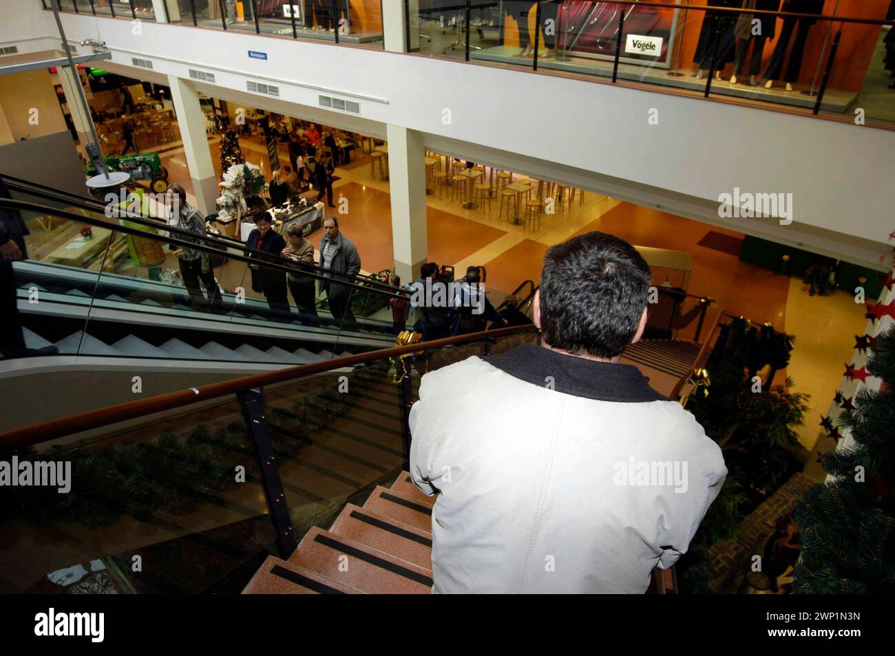 Kaufhausdetektiv hi-res stock photography and images - Alamy