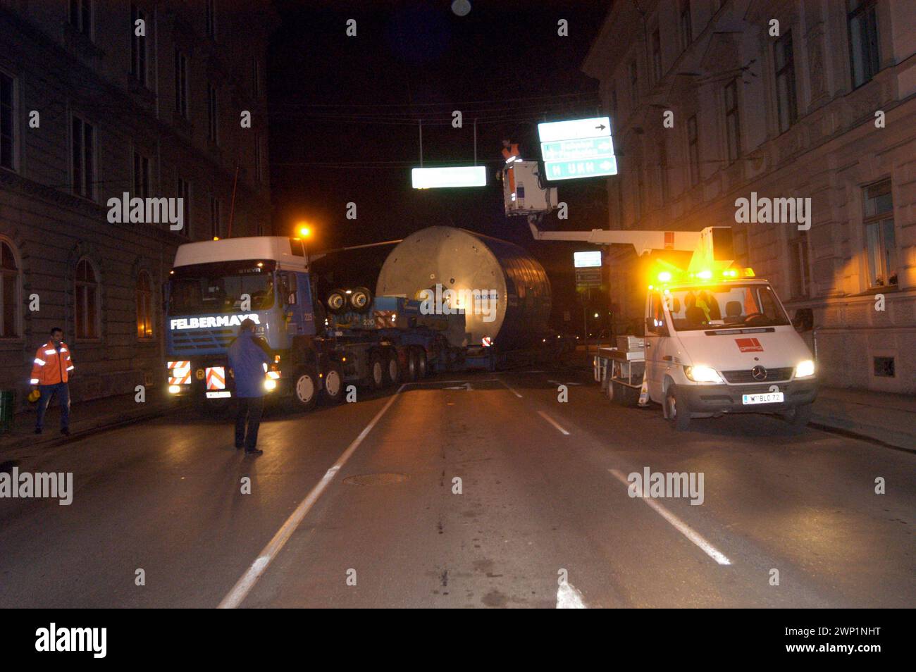 heavy load transport on the road, transportation of heavy goods heavy ...