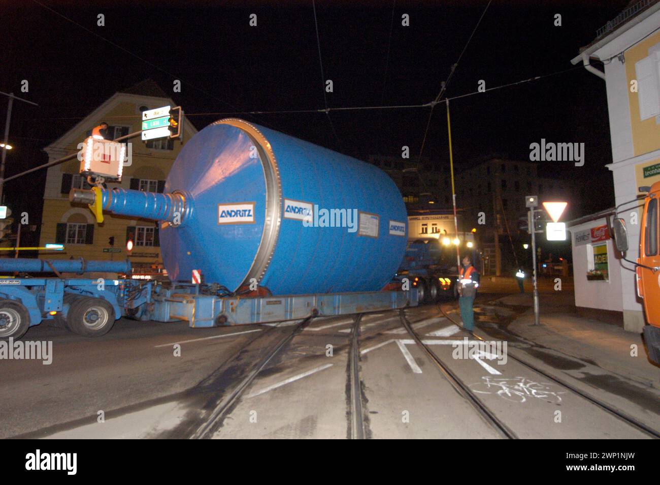 heavy load transport on the road, transportation of heavy goods heavy ...