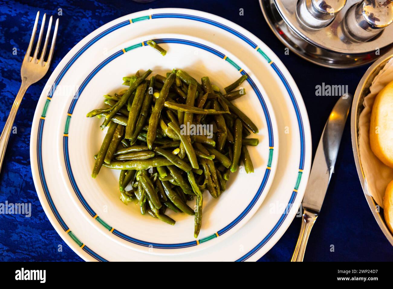 Portion of stewed green beans Stock Photo - Alamy
