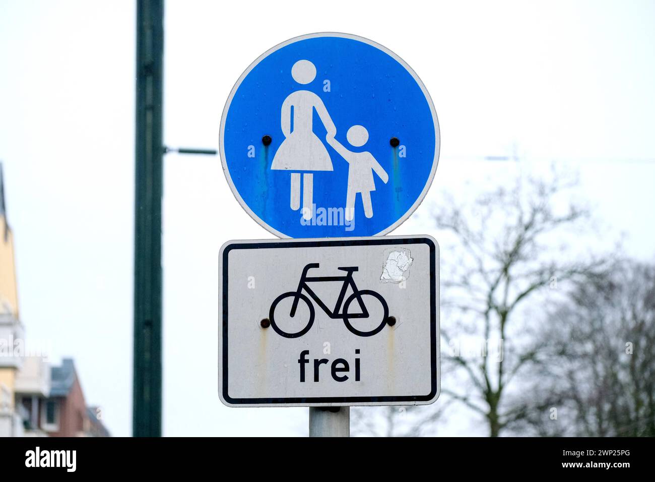 Radfahrer verkehrszeichen hi-res stock photography and images - Alamy