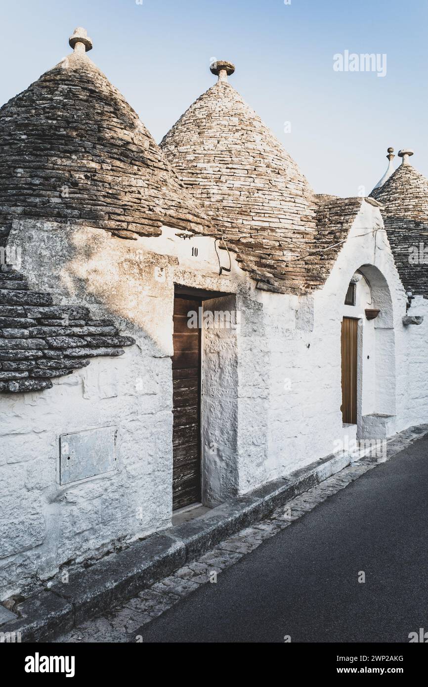 ITALY, PUGLIA, ALBEROBELLO: Street views of the trulli of Alberobello ...