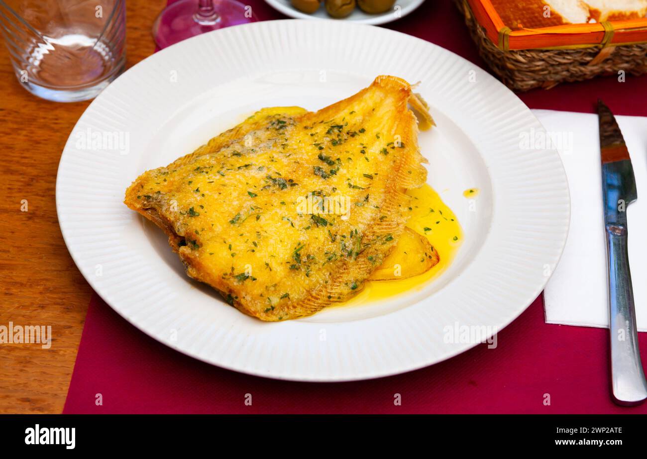 Lenguado meuniere hi-res stock photography and images - Alamy