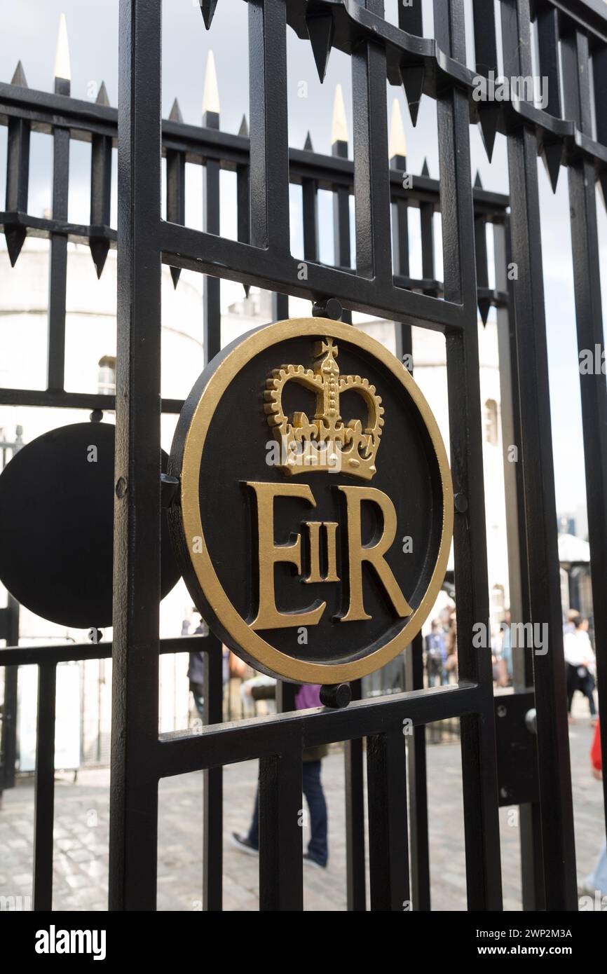 UK, London, ‘ER’ sign on the wrought iron gates at the Tower of London ...