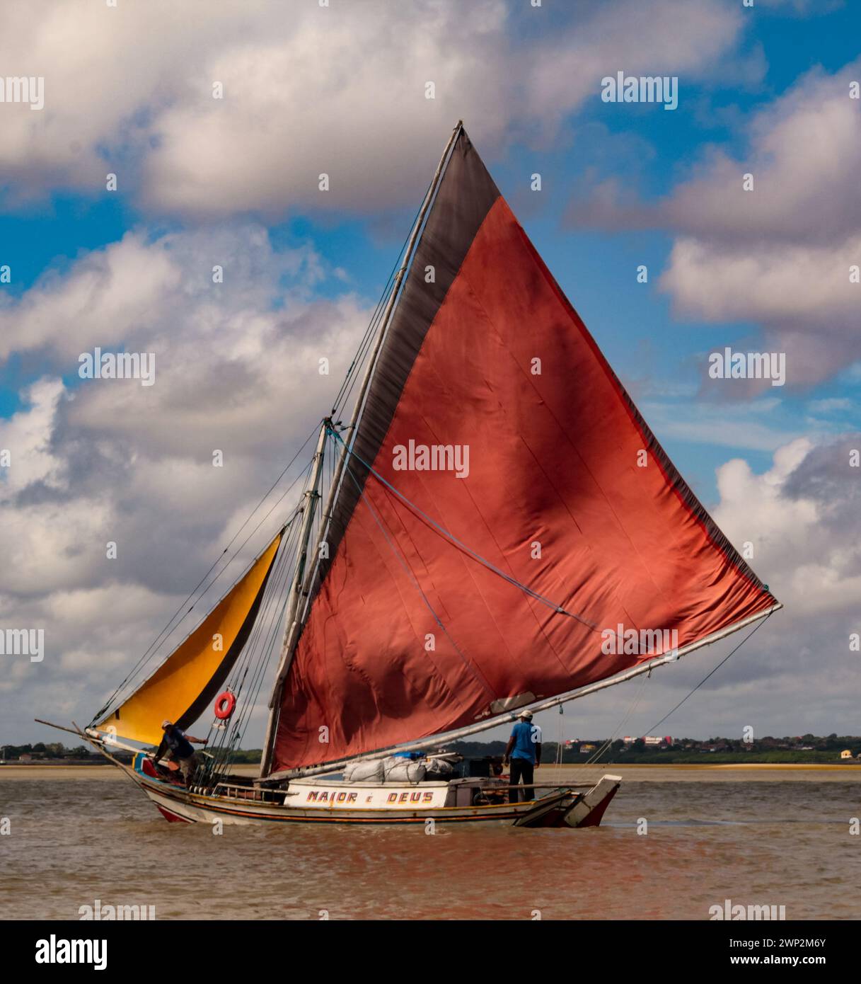 Barco tradicional de pesca hi-res stock photography and images - Alamy