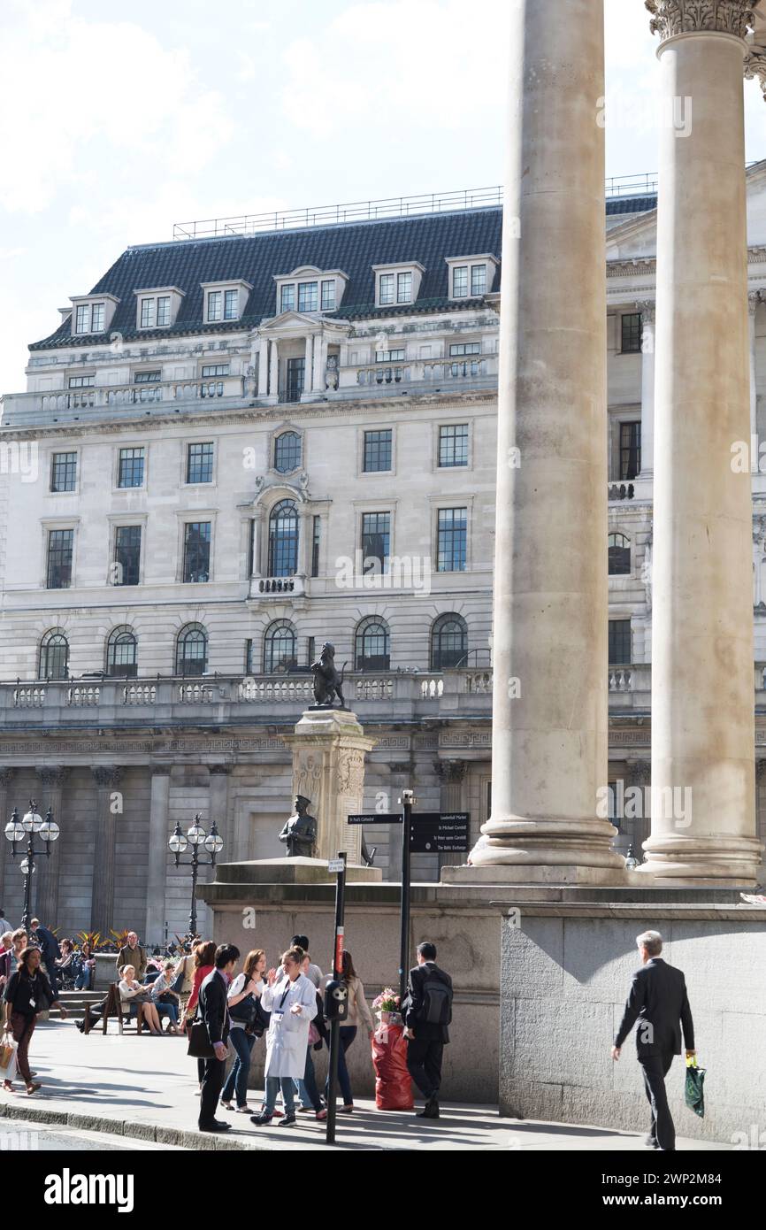 Royal exchange pillars hi-res stock photography and images - Alamy