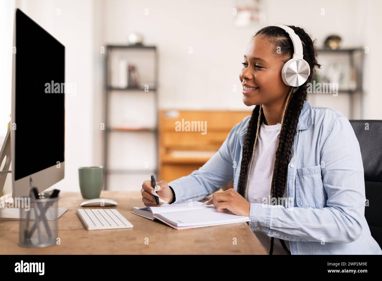 Engaging digital classroom hi-res stock photography and images - Alamy