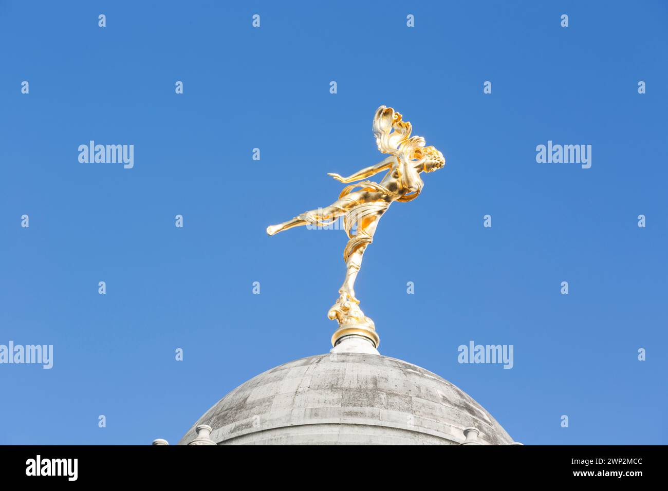 Ariel statue hi-res stock photography and images - Alamy