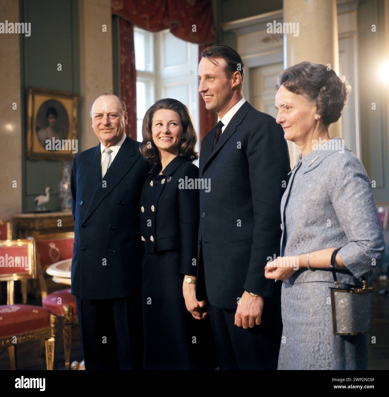 19680319; Photo taken at the Castle in connection with Crown Prince ...