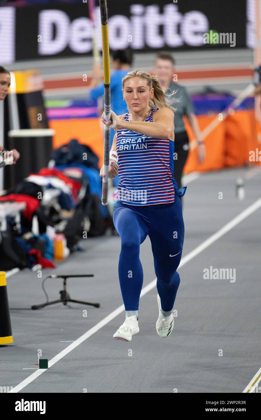 Molly Caudery of Great Britain warm up before the Pole Vault final at ...