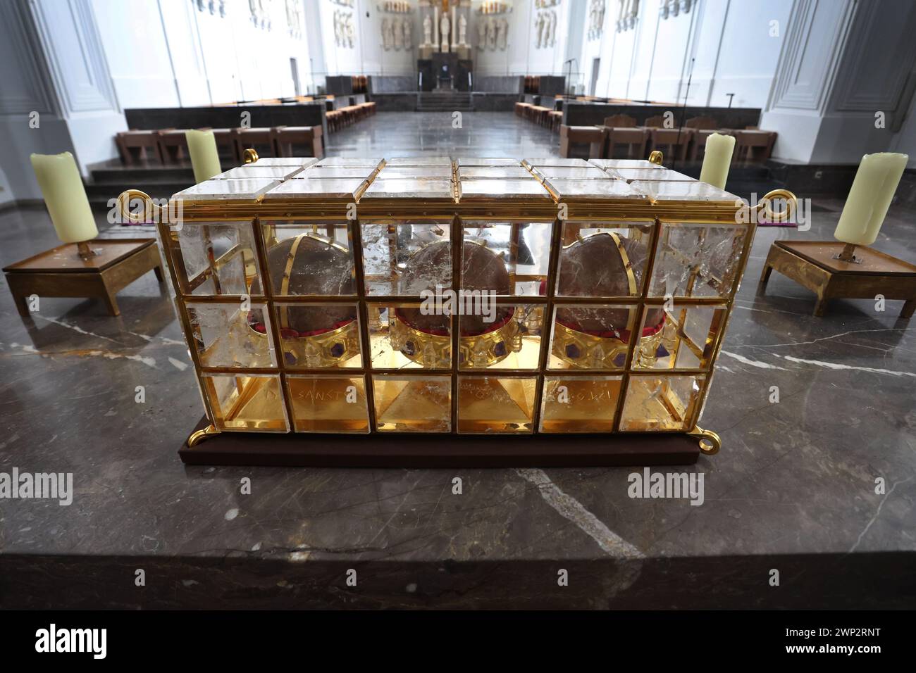 01 March 2024, Bavaria, Würzburg: A rock crystal shrine with the heads ...