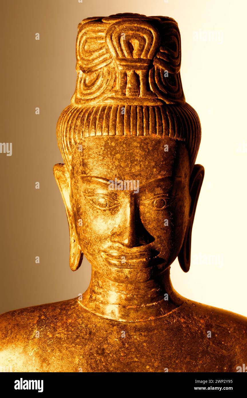 Buddha statue closeup gold golden hi-res stock photography and images ...