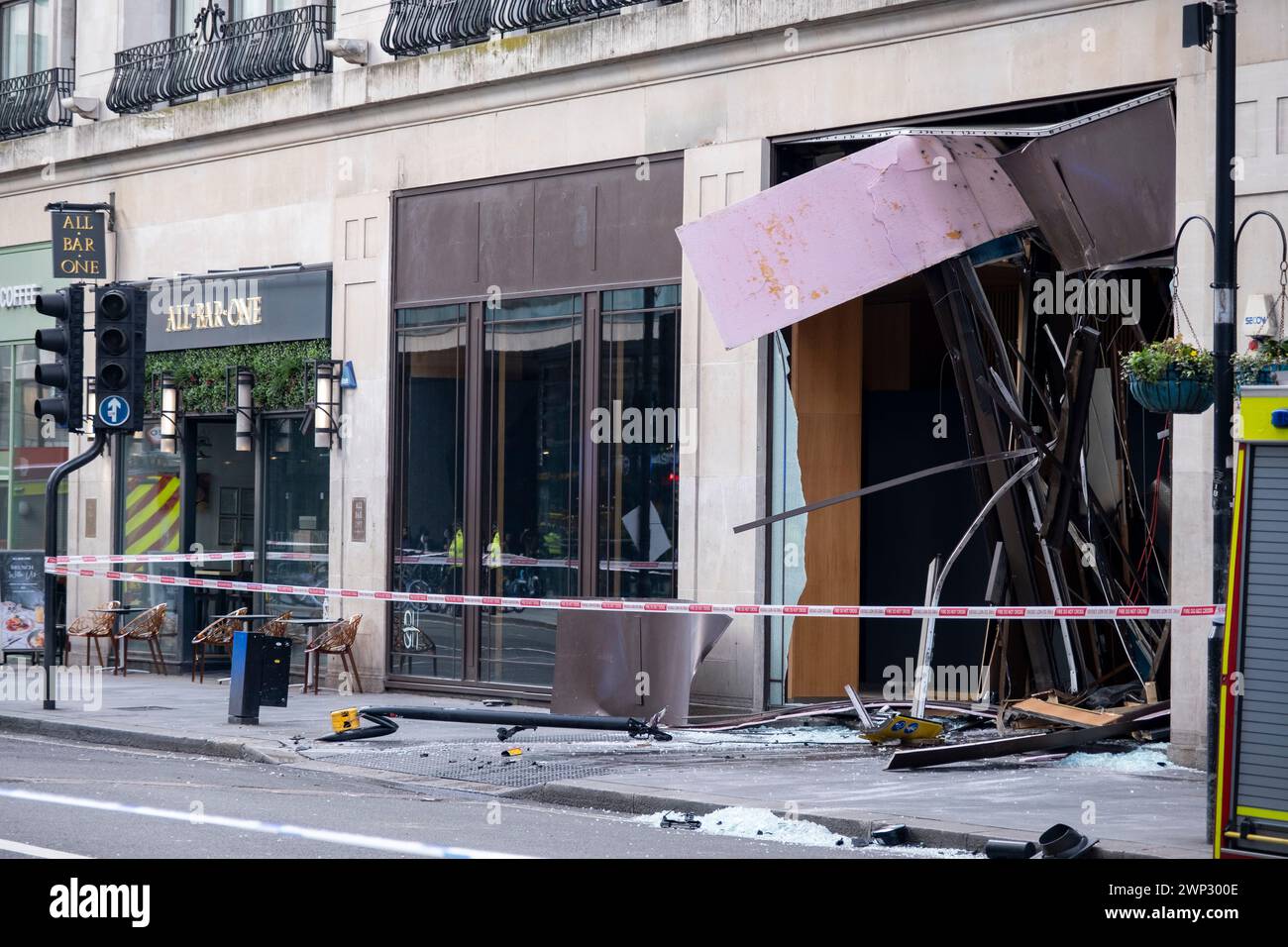 Aftermath of a double-decker bus crash which took place on New Oxford ...