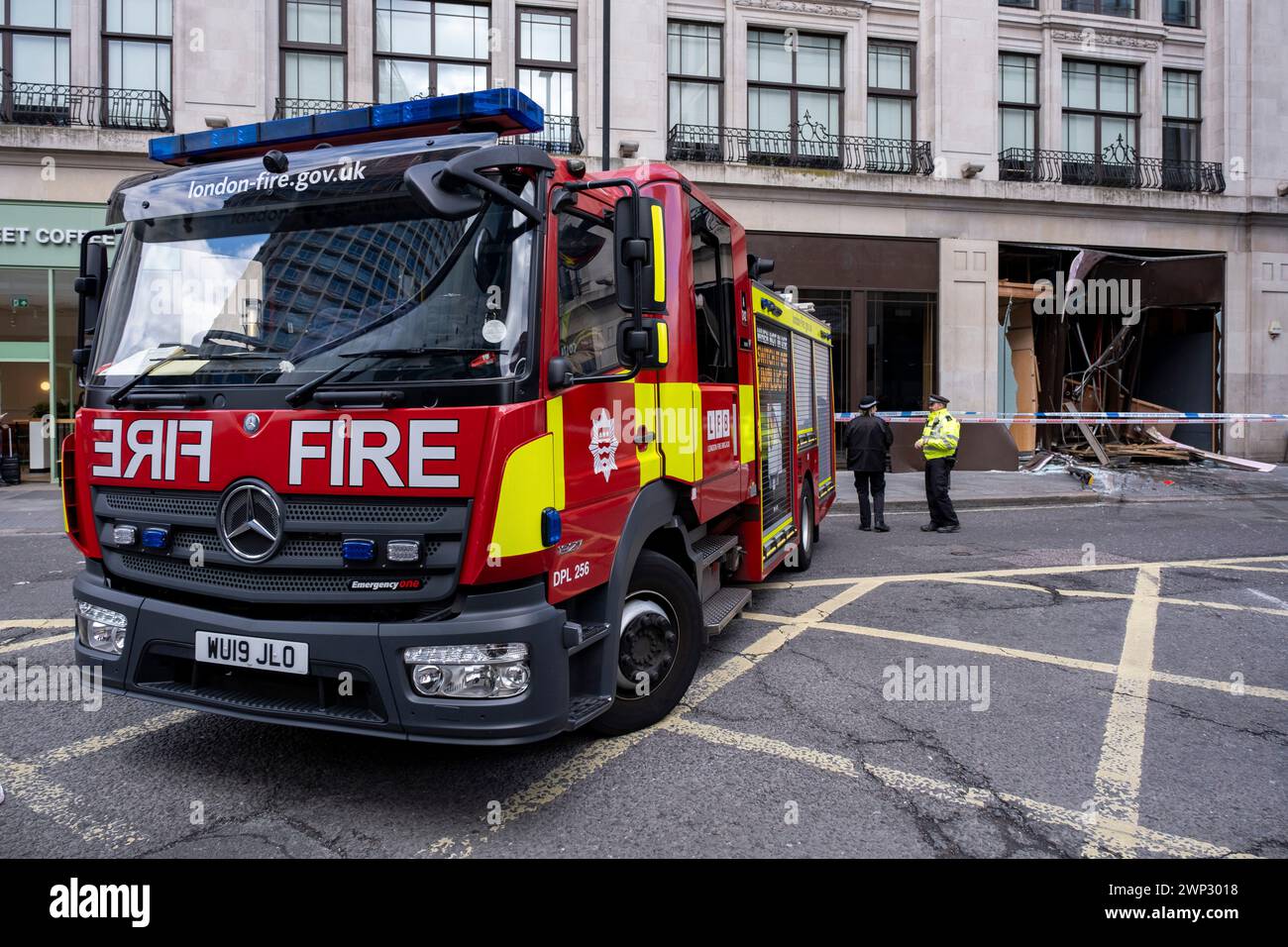 Aftermath of a double-decker bus crash which took place on New Oxford ...