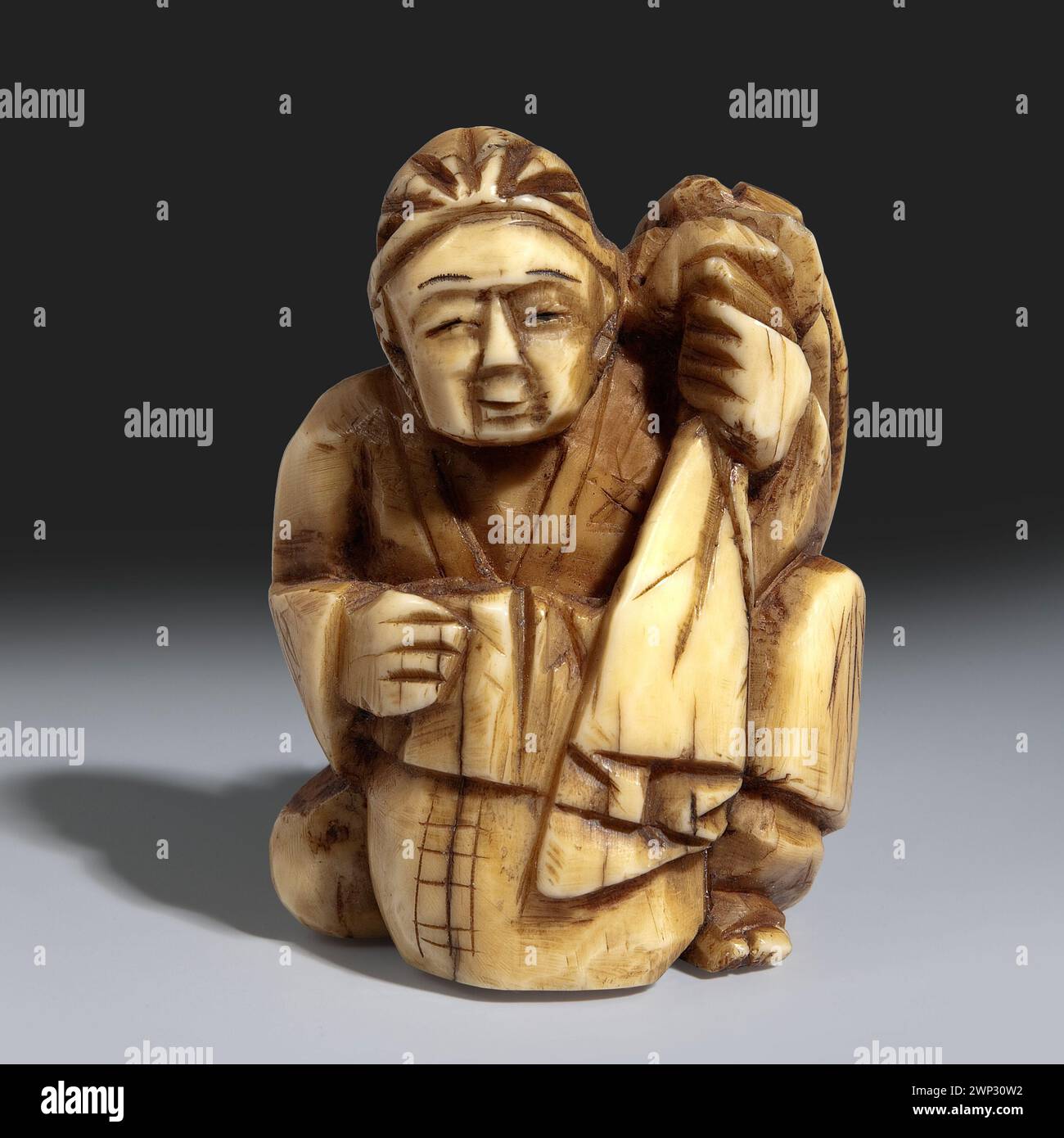 Fisherman from the network; Netsuke; XVIII-XIX century (1701-00-00-1900-00-00 Stock Photo - Alamy