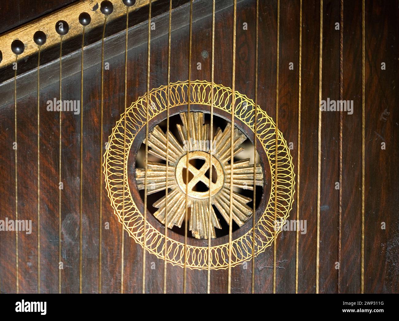 Zither instrument hi-res stock photography and images - Alamy