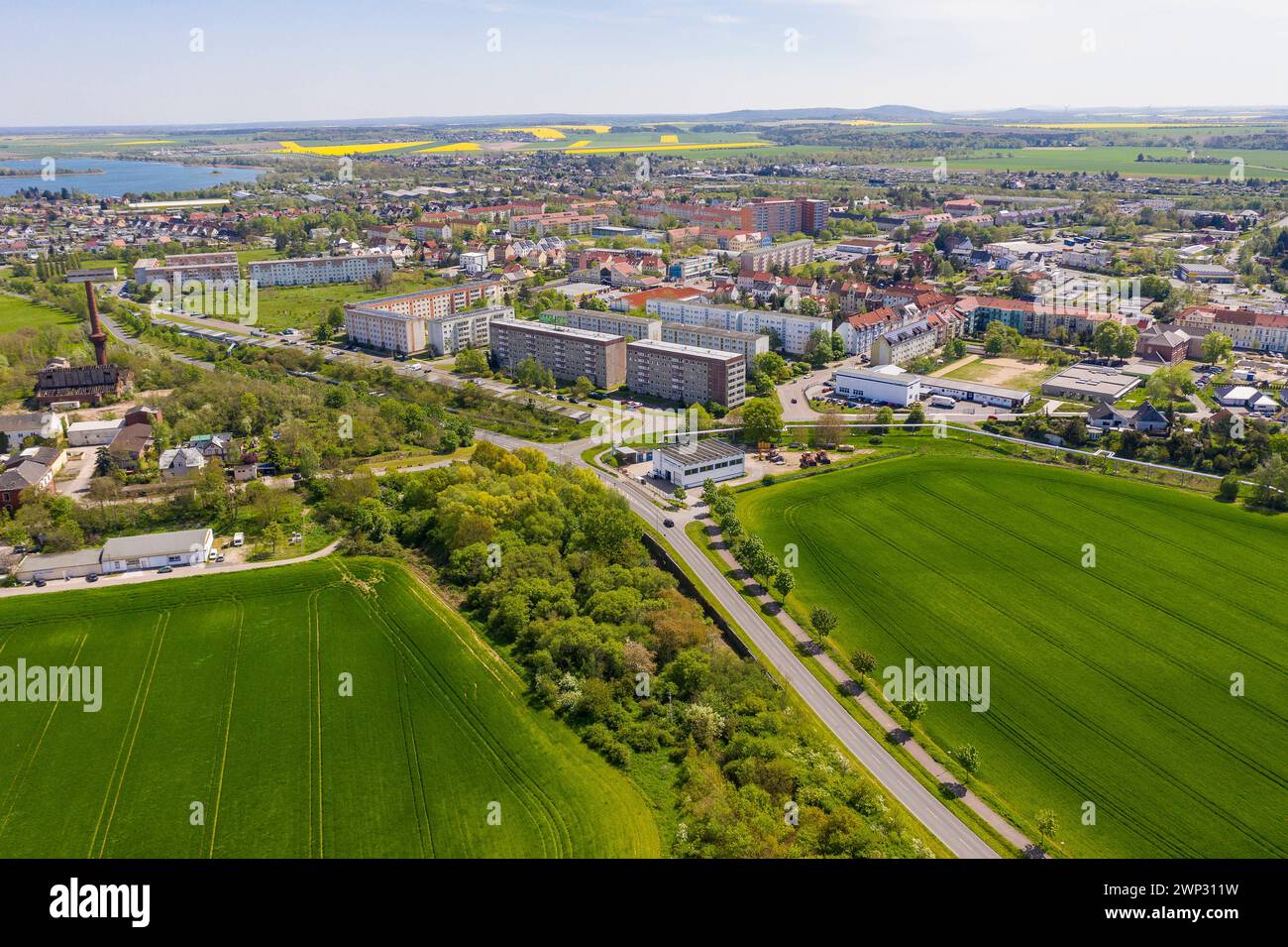 Luftbild vom Wohngebiet Eilenburg-Ost, im Hintergrund die Kiesgrube ...