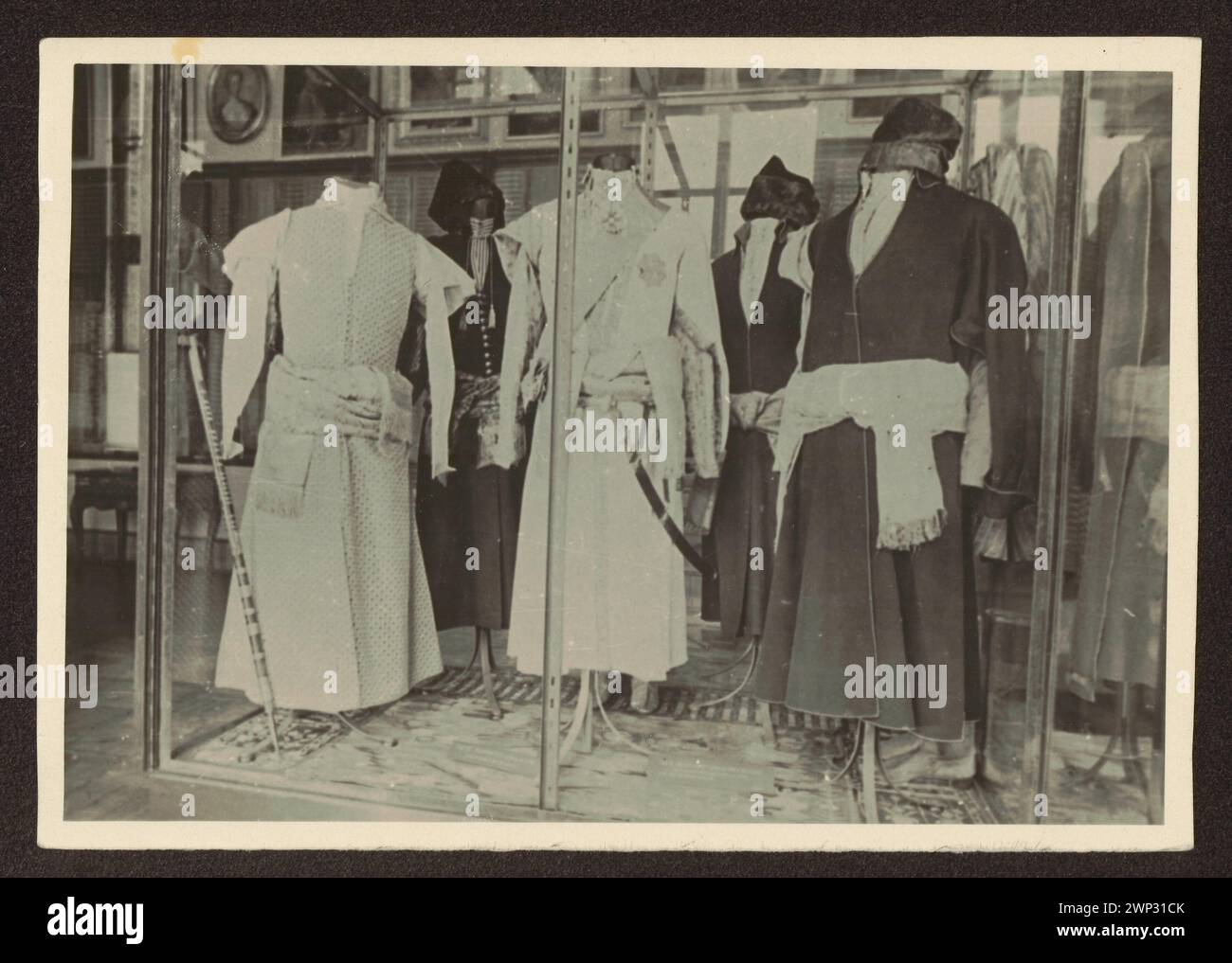 National Museum in Warsaw. It works Decorative art - display case from ...