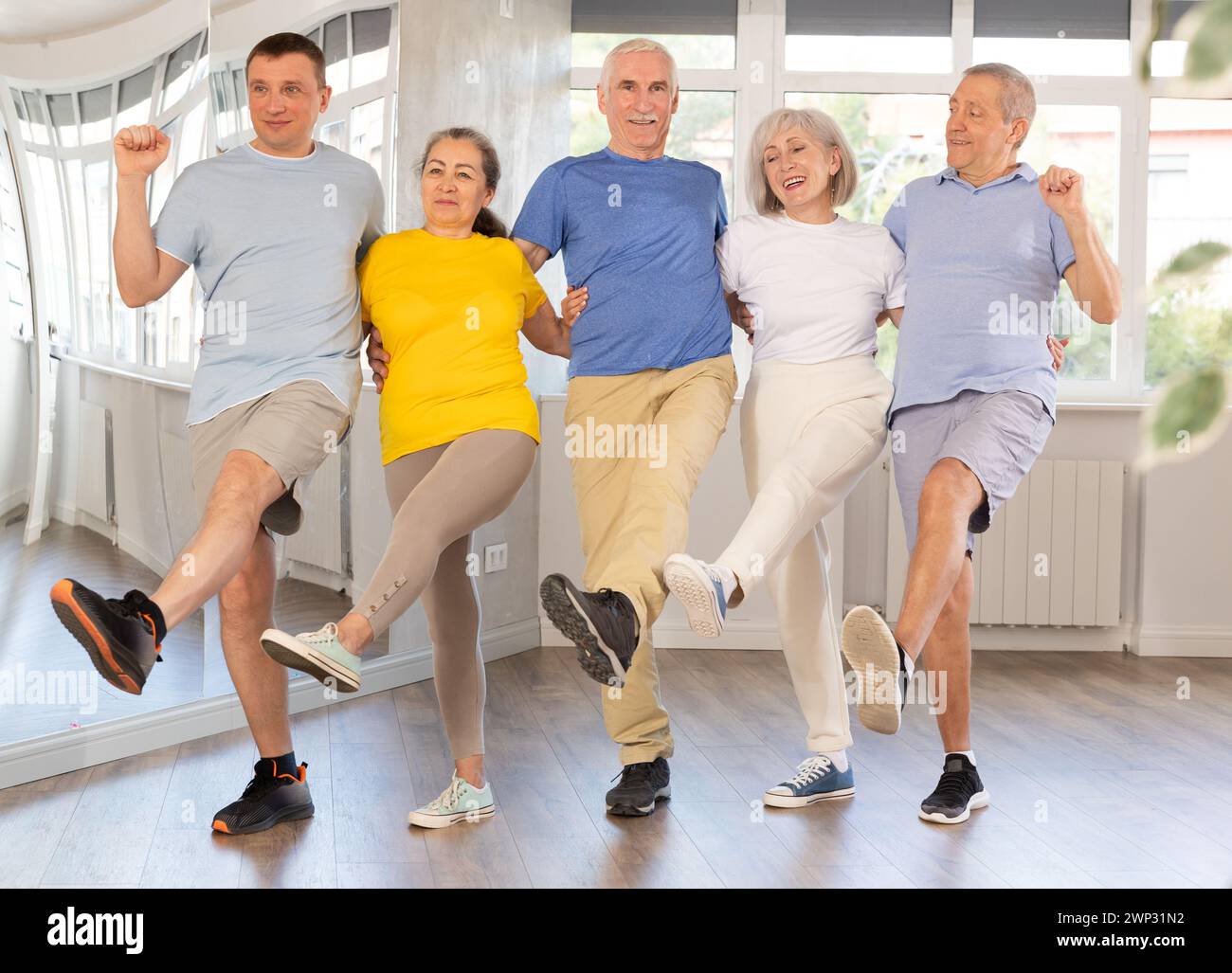 Greek line dance hi-res stock photography and images - Alamy