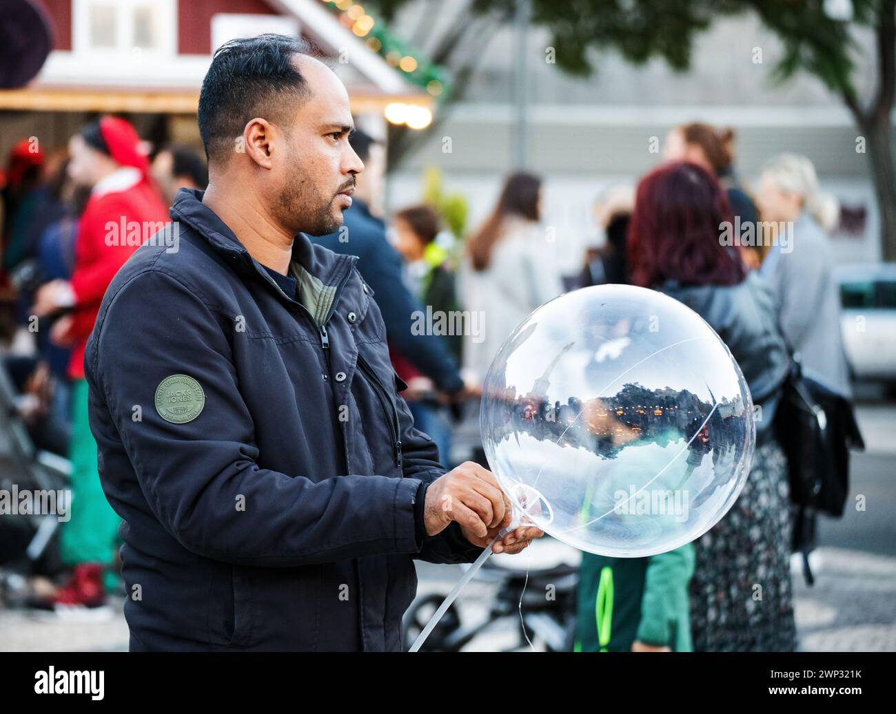 Diverse people at christmas market hi-res stock photography and images ...