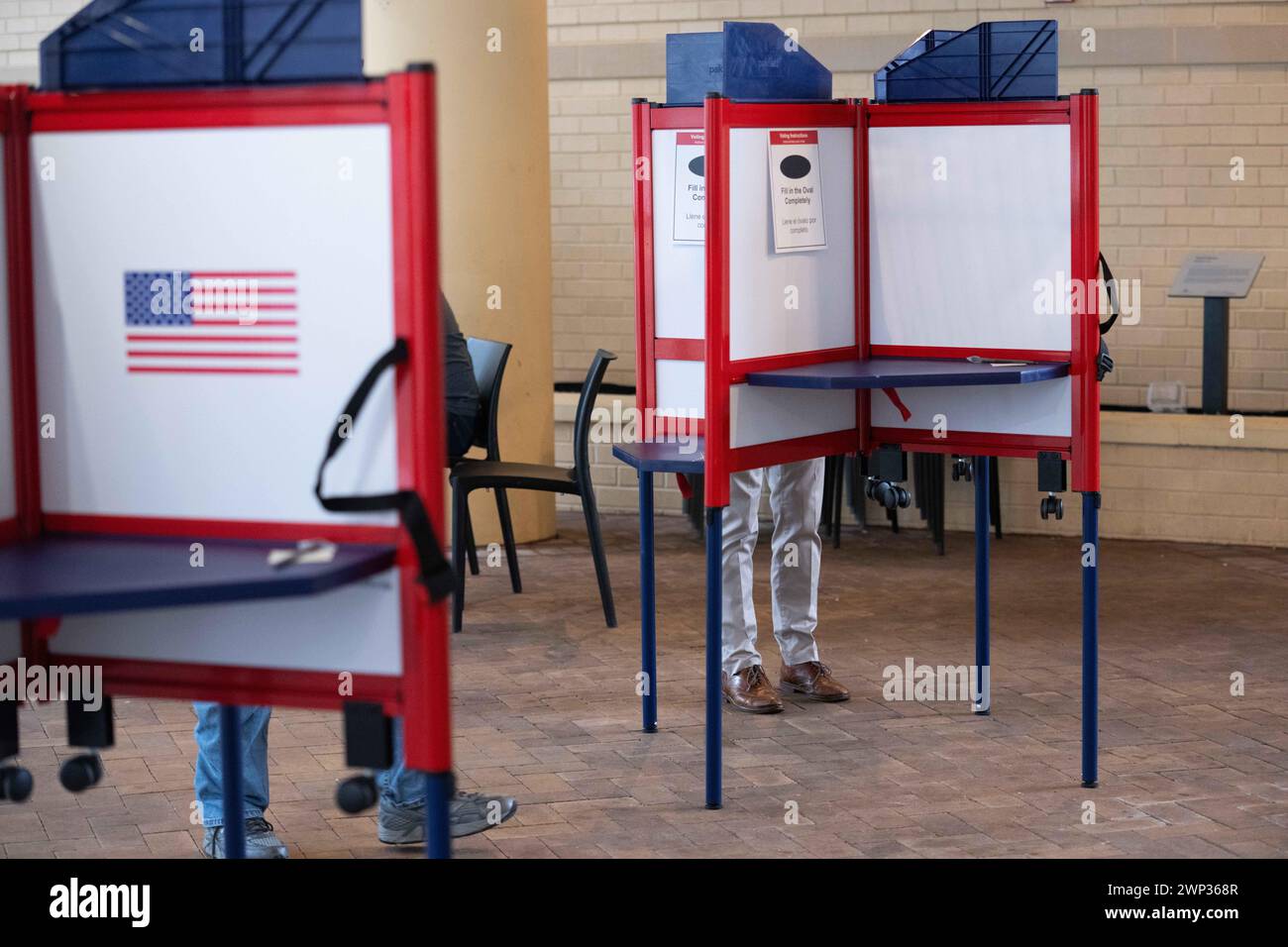 Virginia, USA. 5th Mar, 2024. Voters fill in ballots during 2024 ...