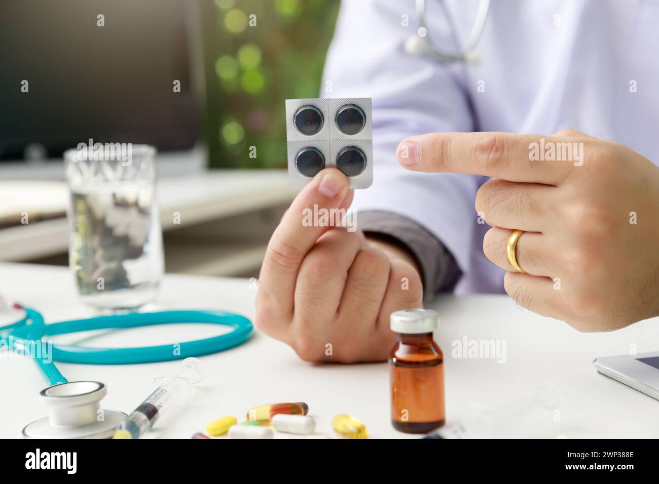 Medication guide hi-res stock photography and images - Alamy