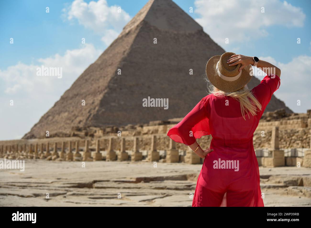 Egypt pyramid girl hi-res stock photography and images - Alamy
