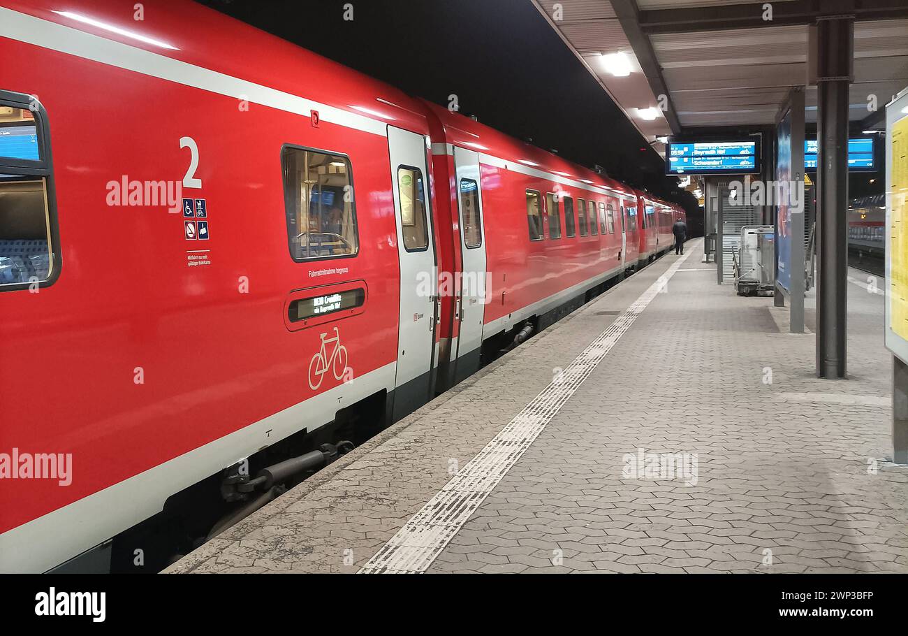 DB: Am Donnerstag 07.03 und am Freitag 08.03 wird gestreikt. Strike bei ...