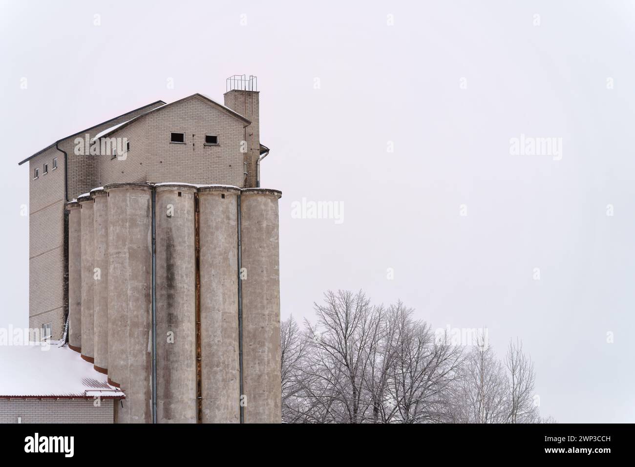 Concrete silo hi-res stock photography and images - Alamy