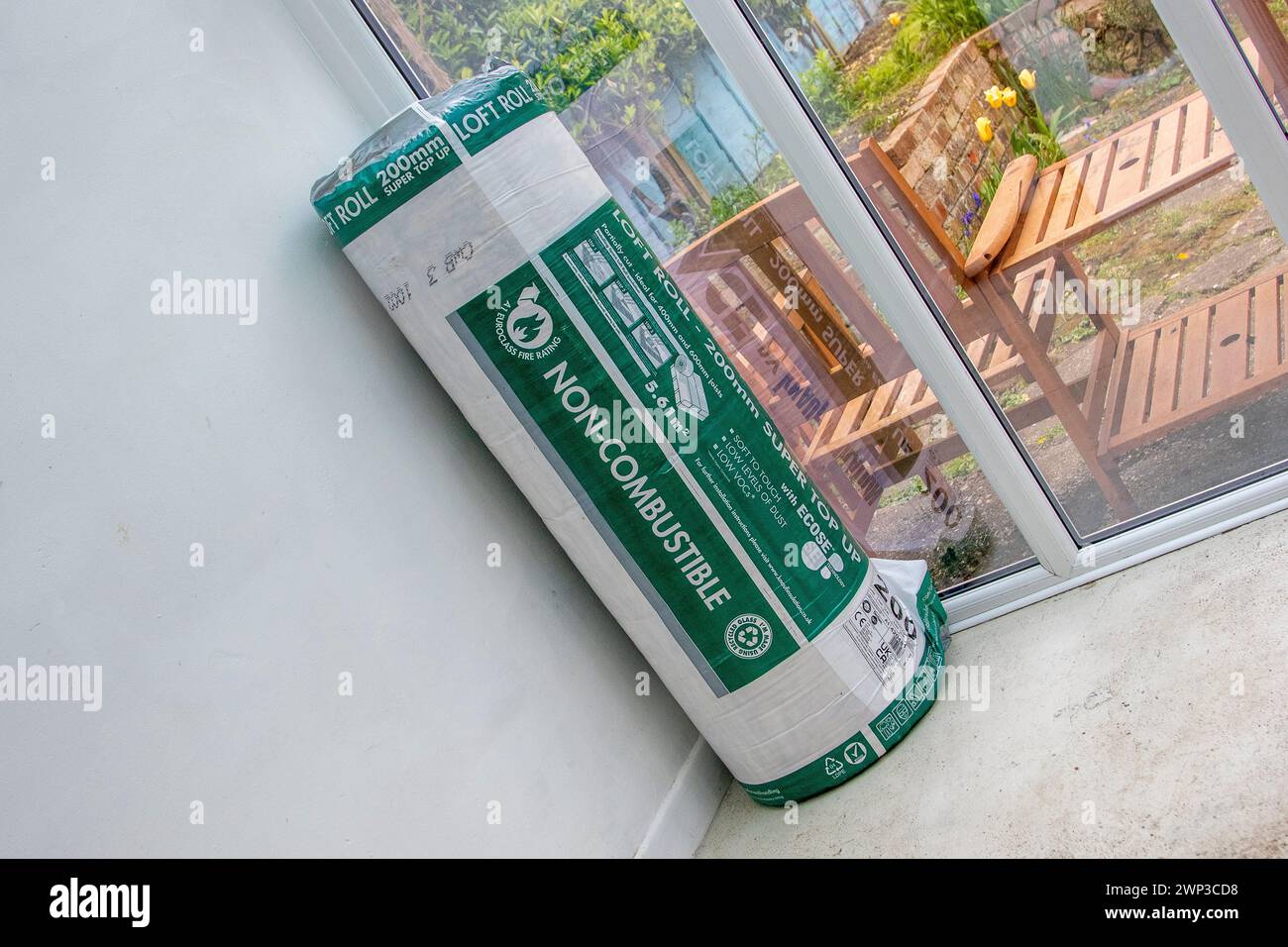 Lean to roof hi-res stock photography and images - Alamy