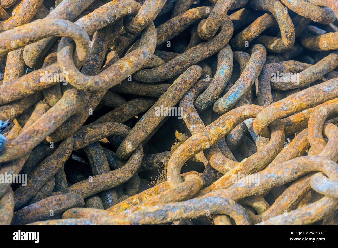 Rusty chains on Conwy Quayside Stock Photo - Alamy