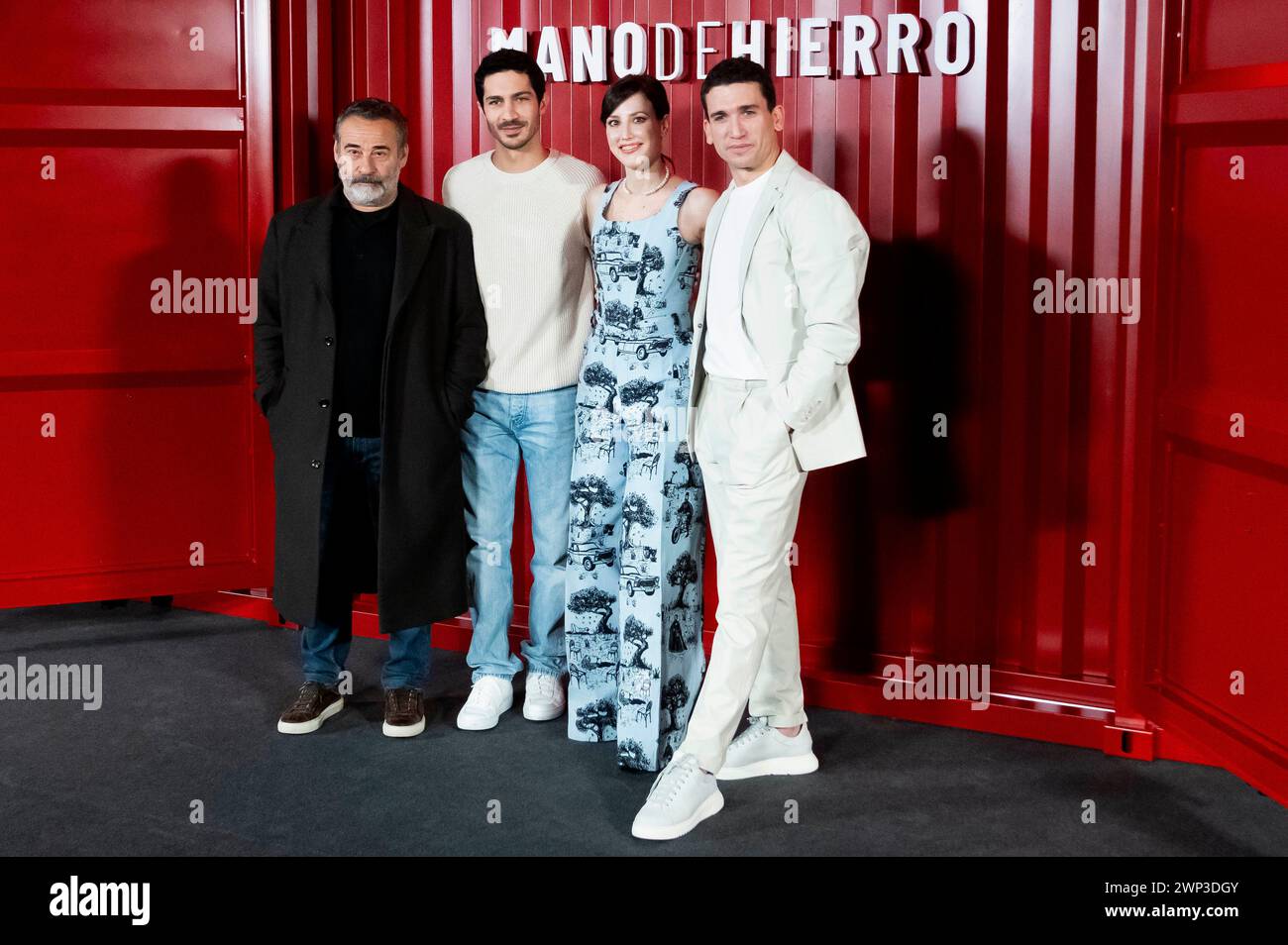 Eduard Fernandez, Chino Darin, Natalia de Molina und Jaime Lorente beim Photocall zur Netflix ...