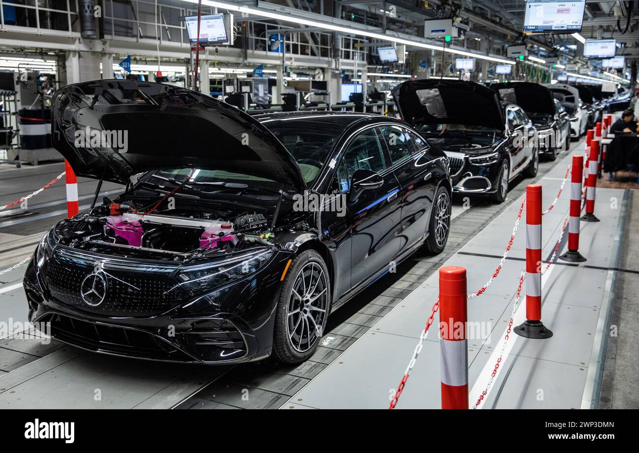 Factory 56 mercedes hi-res stock photography and images - Alamy