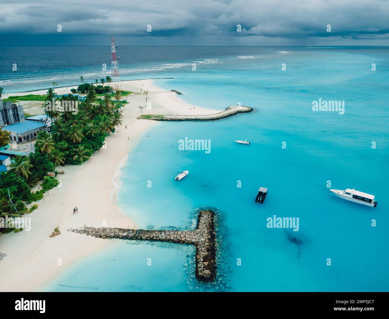 Maldives tropical beach with pier and speed boats in blue ocean. Travel ...