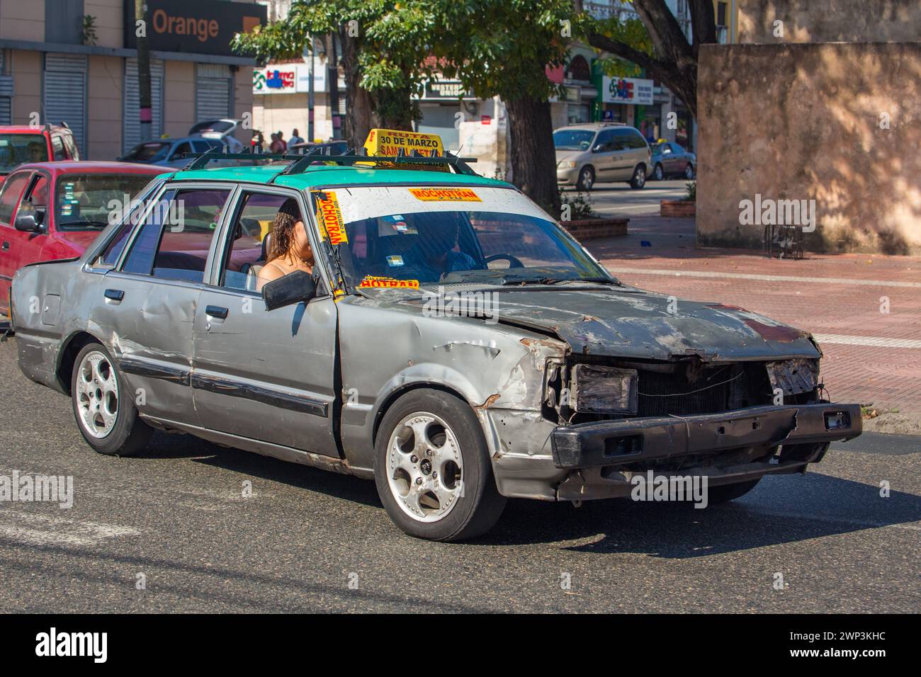 Beat up car hi-res stock photography and images - Alamy