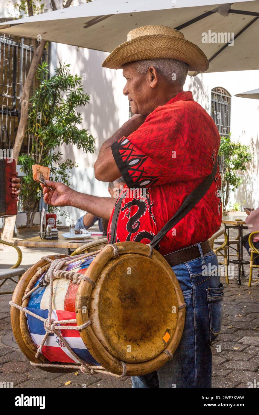 Merengue band dominican republic hi-res stock photography and images ...
