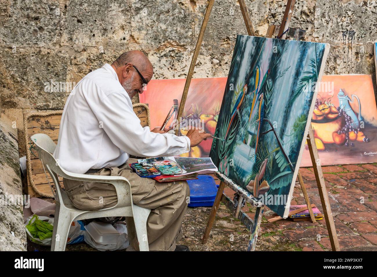 An artist painting on the street in the old Colonial City of Santo ...