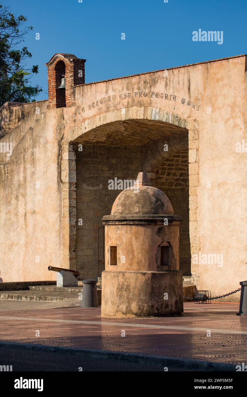 Santo domingo colonial puerta del conde hi-res stock photography and ...