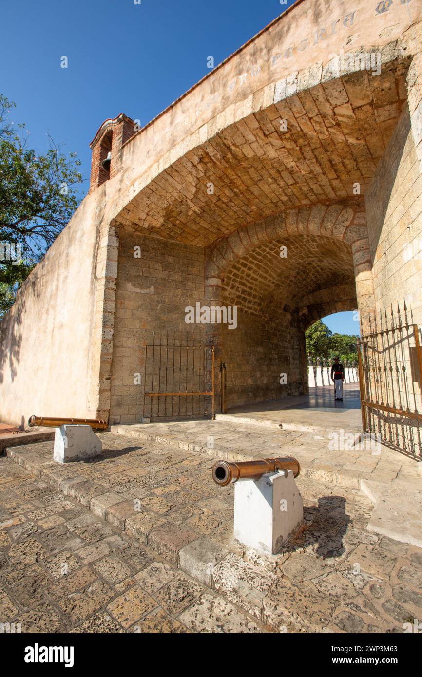 Santo domingo colonial puerta del conde hi-res stock photography and ...