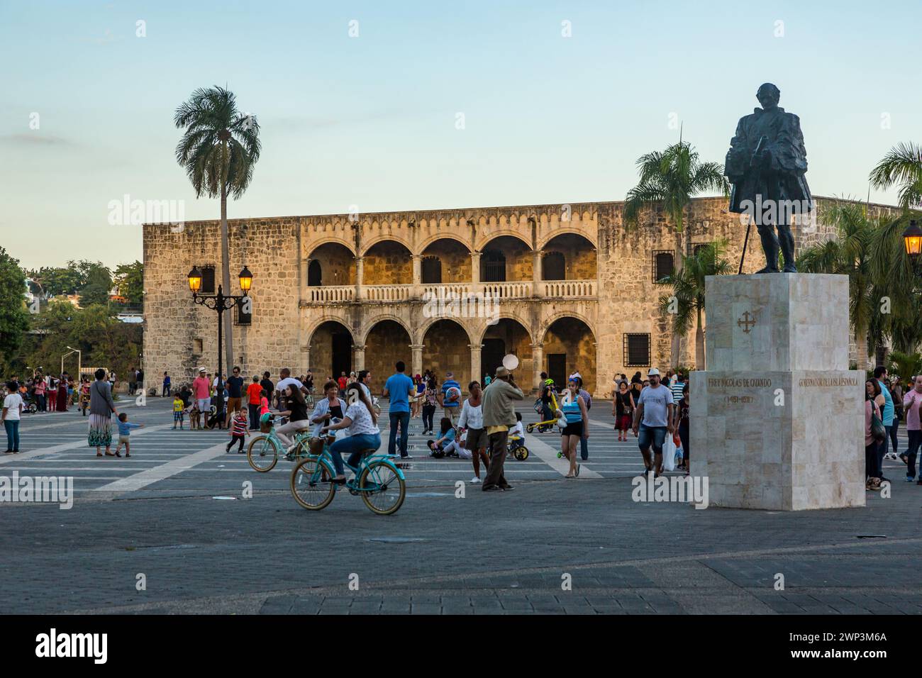 Families and tourists gather in the Spanish Plaza in Santo Domingo ...