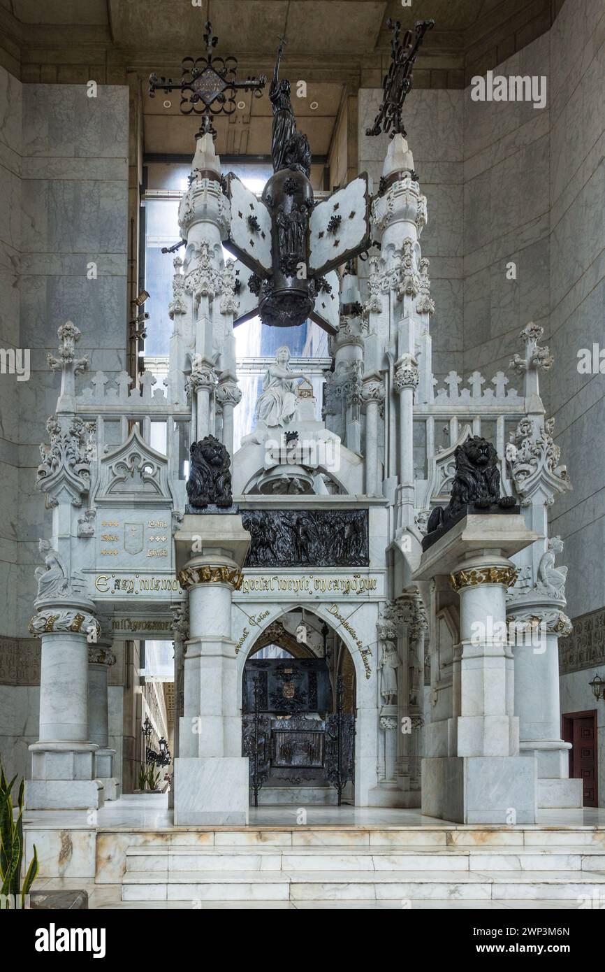 The tomb of Christopher Columbus in the Columbus Lighthouse in Santo ...