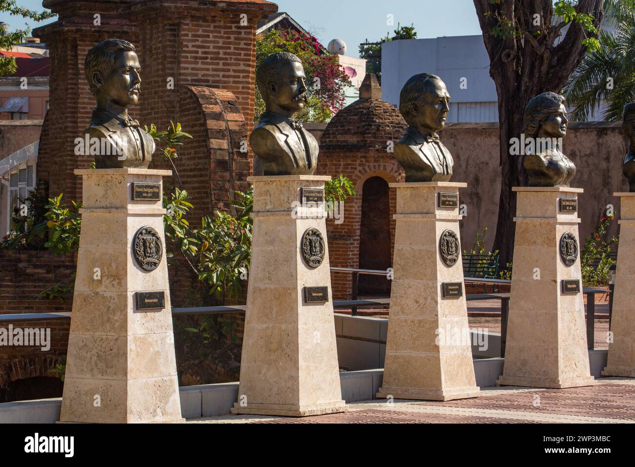 Bronze statue of santo domingo hi-res stock photography and images - Alamy