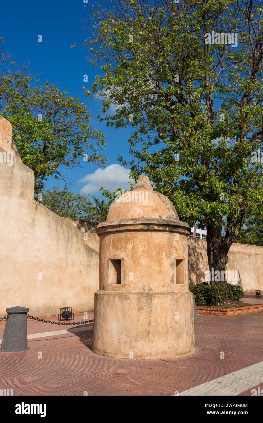 Santo domingo colonial puerta del conde hi-res stock photography and ...