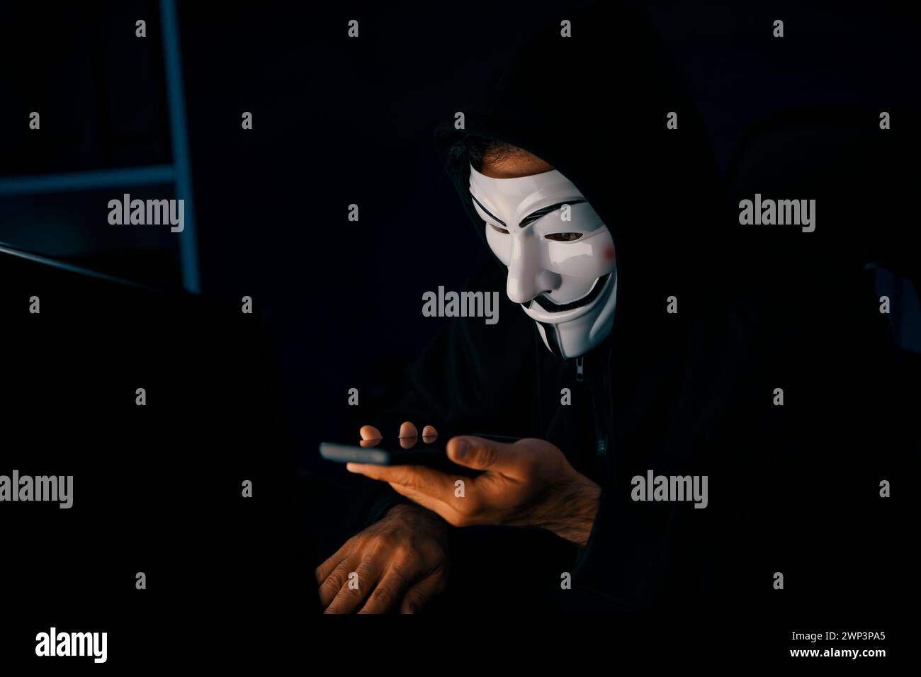 Smiling scammer hi-res stock photography and images - Alamy