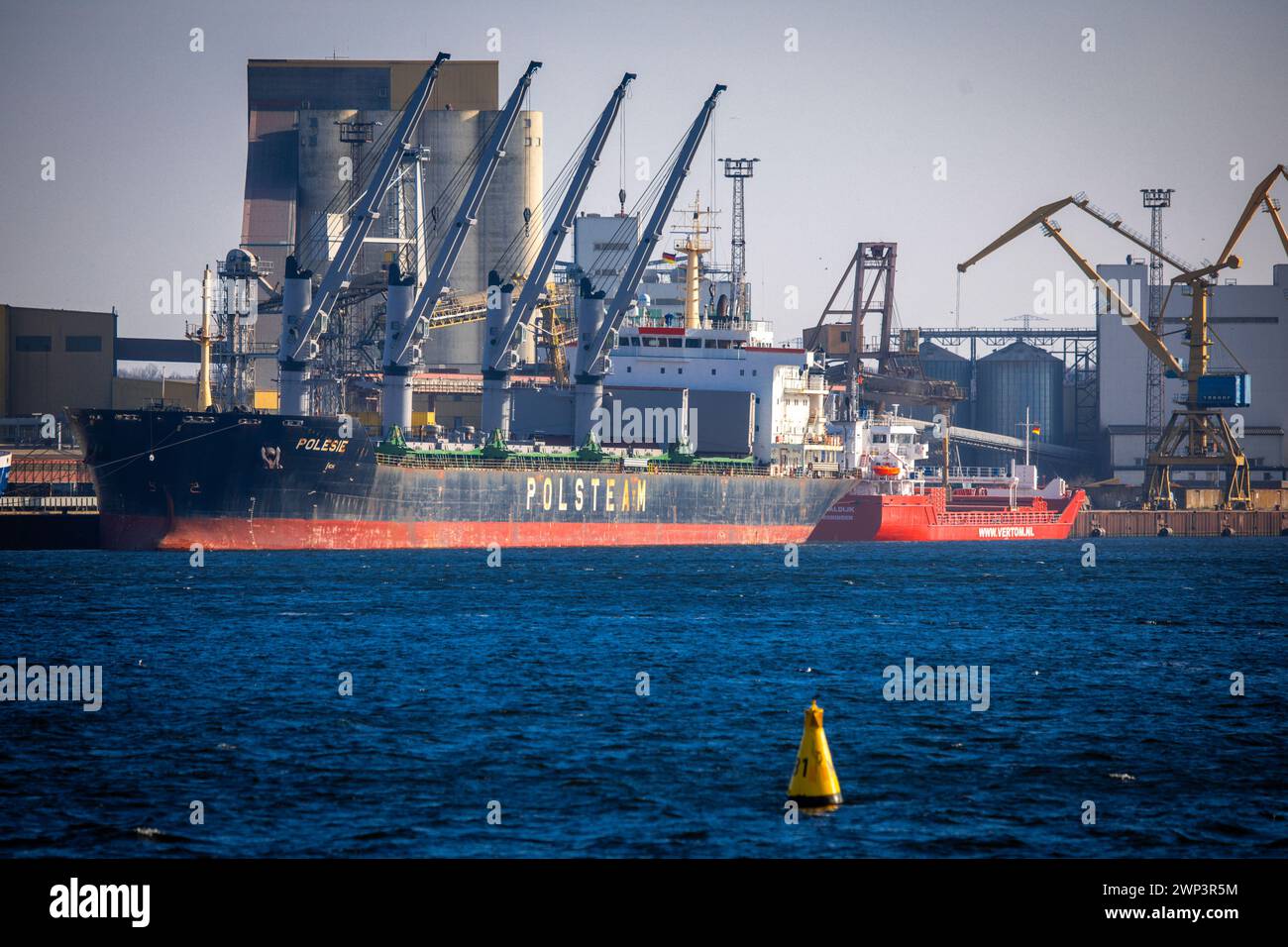 2024 cargo ships hi-res stock photography and images - Alamy