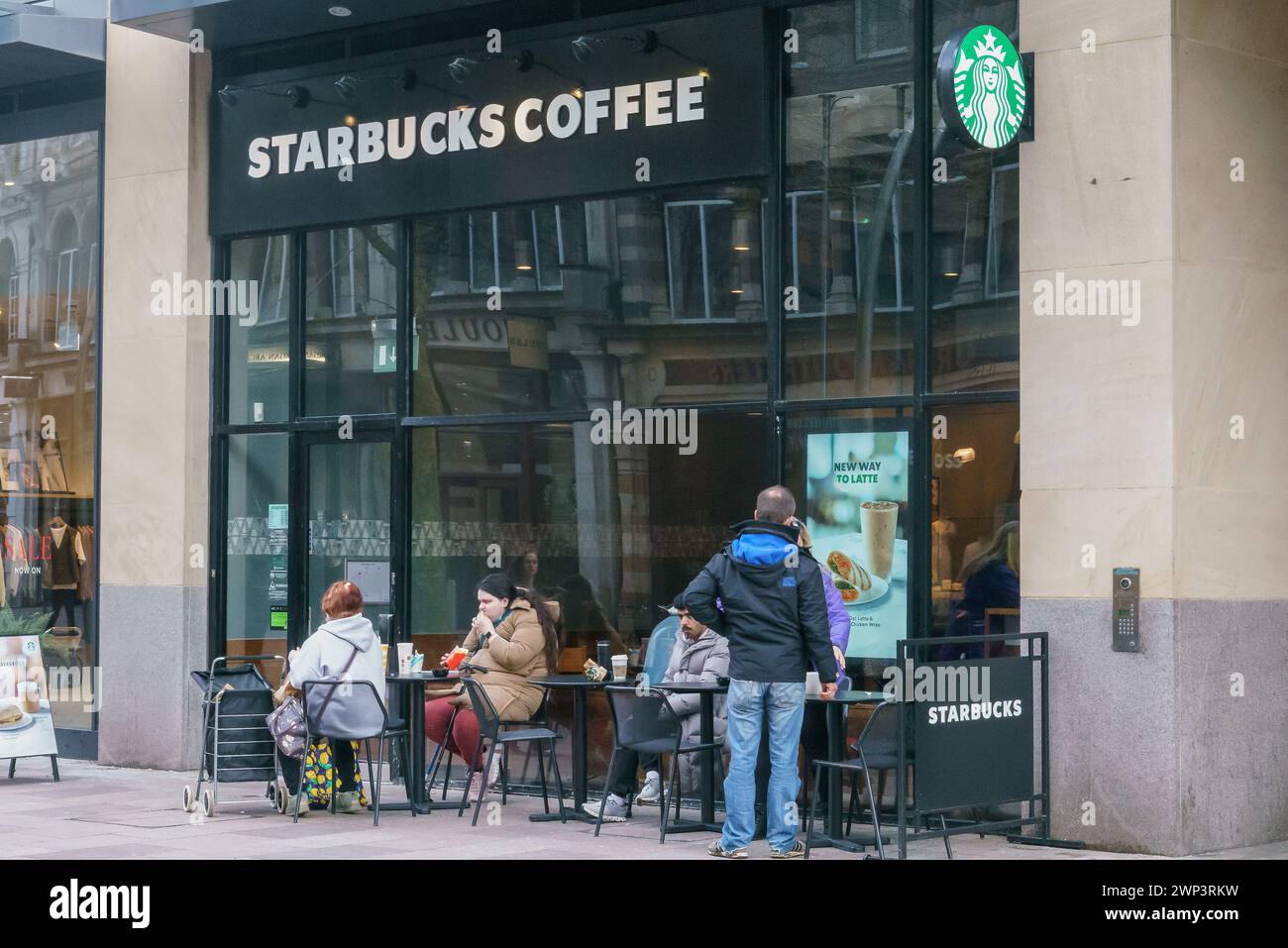 Starbucks coffee in cardiff hi-res stock photography and images - Alamy